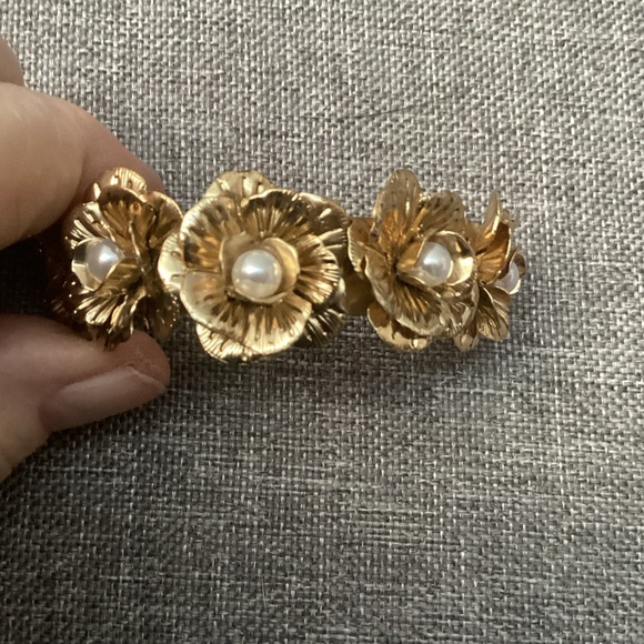 Hair | Vintage Metal Flower Large Floral Faux Pearl Light Gold Hair ...